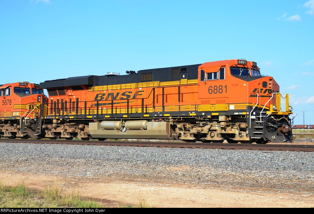 BNSF 6881